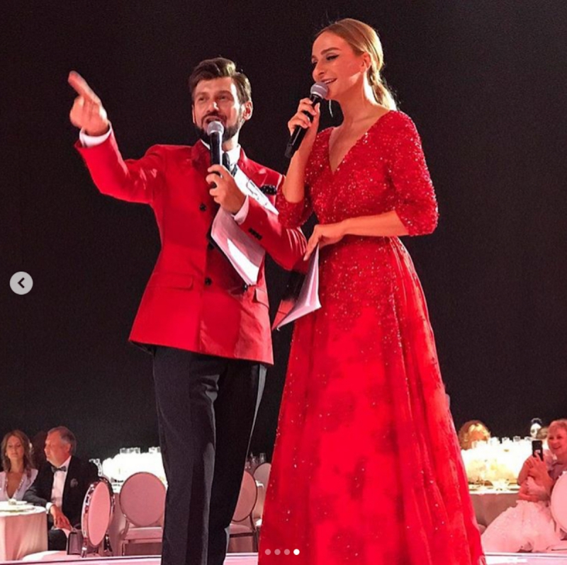 Nuntă opulentă în Rusia: Inel cu diamant de 70 de carate și tort flotant